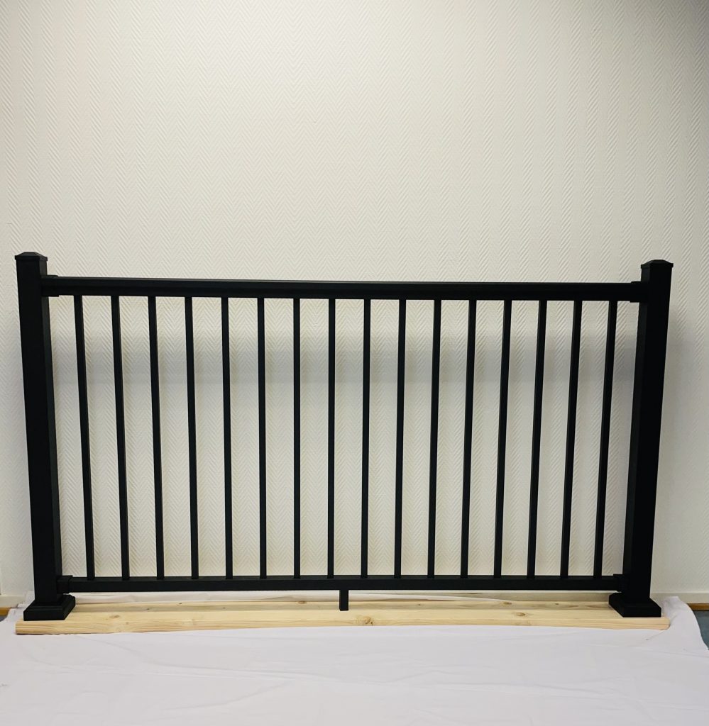 Sort aluminiums rekkverk - Gjerdemannen